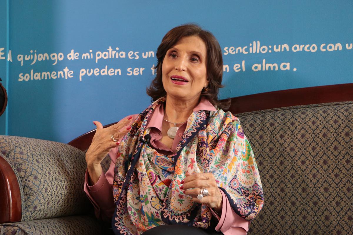 “Las ganas de vivir las tengo idénticas”, escritora mexicana Ángeles ...