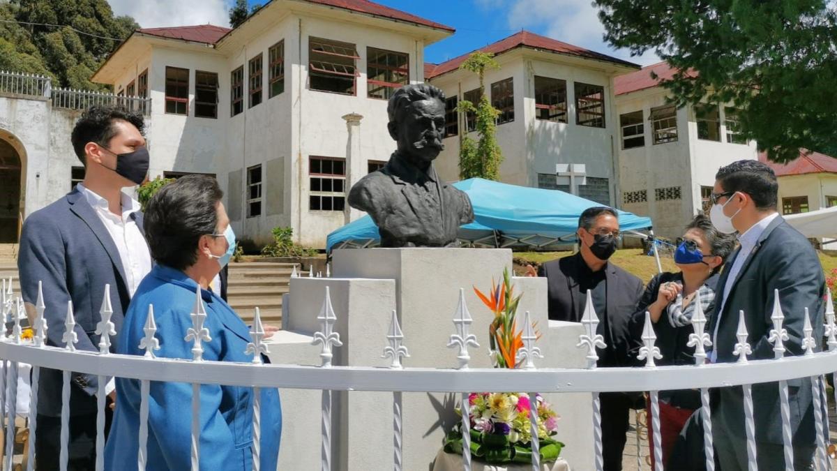 Busto del Dr. Carlos Durán Cartín nuevamente rinde homenaje al ...