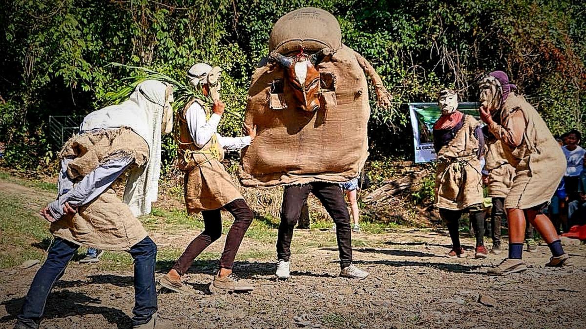 ICT y MCJ entregan Guías Turístico Culturales de la Región Brunca en ...